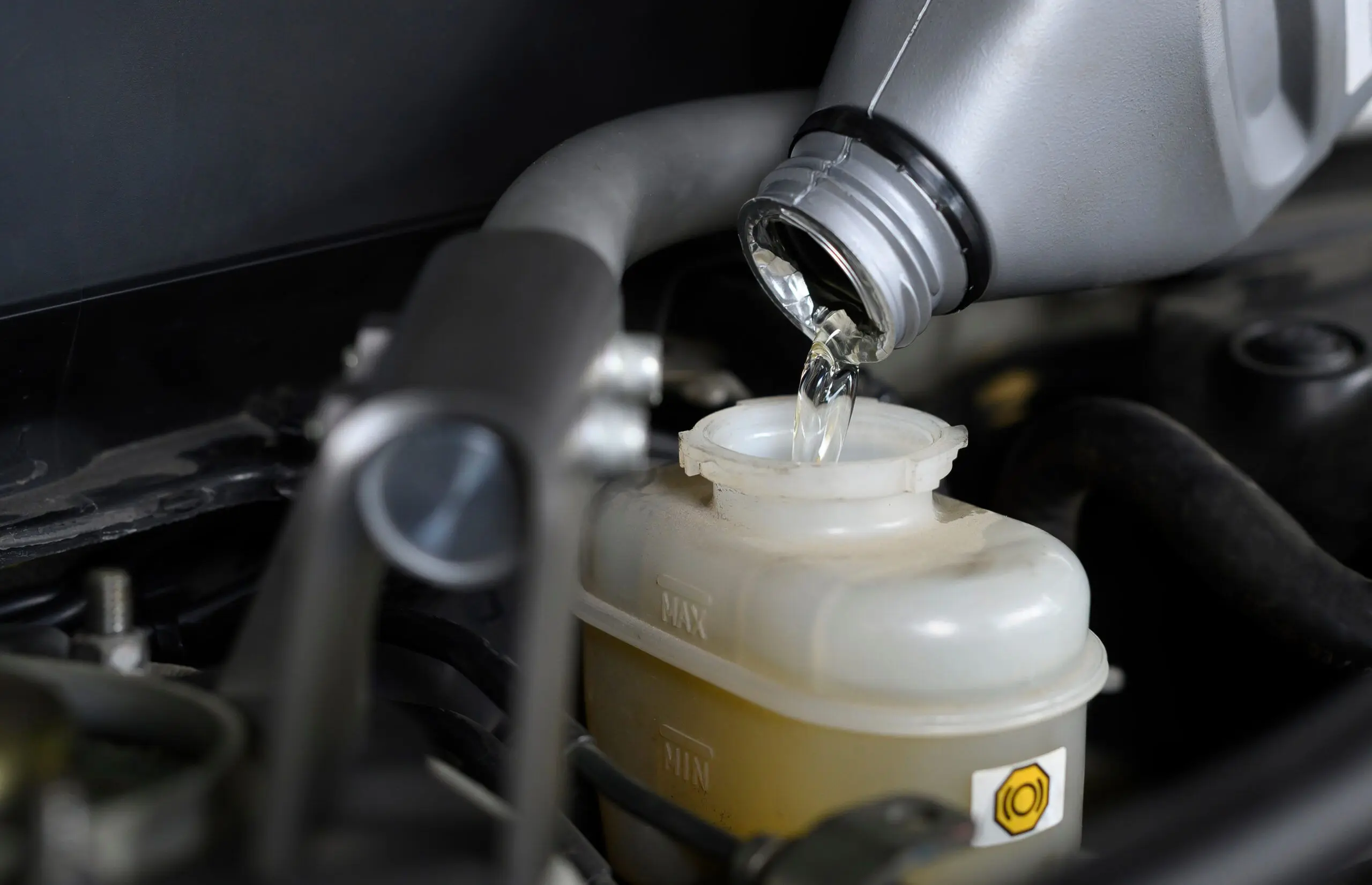 4 Jenis Minyak Rem Mobil dan Perbedaannya