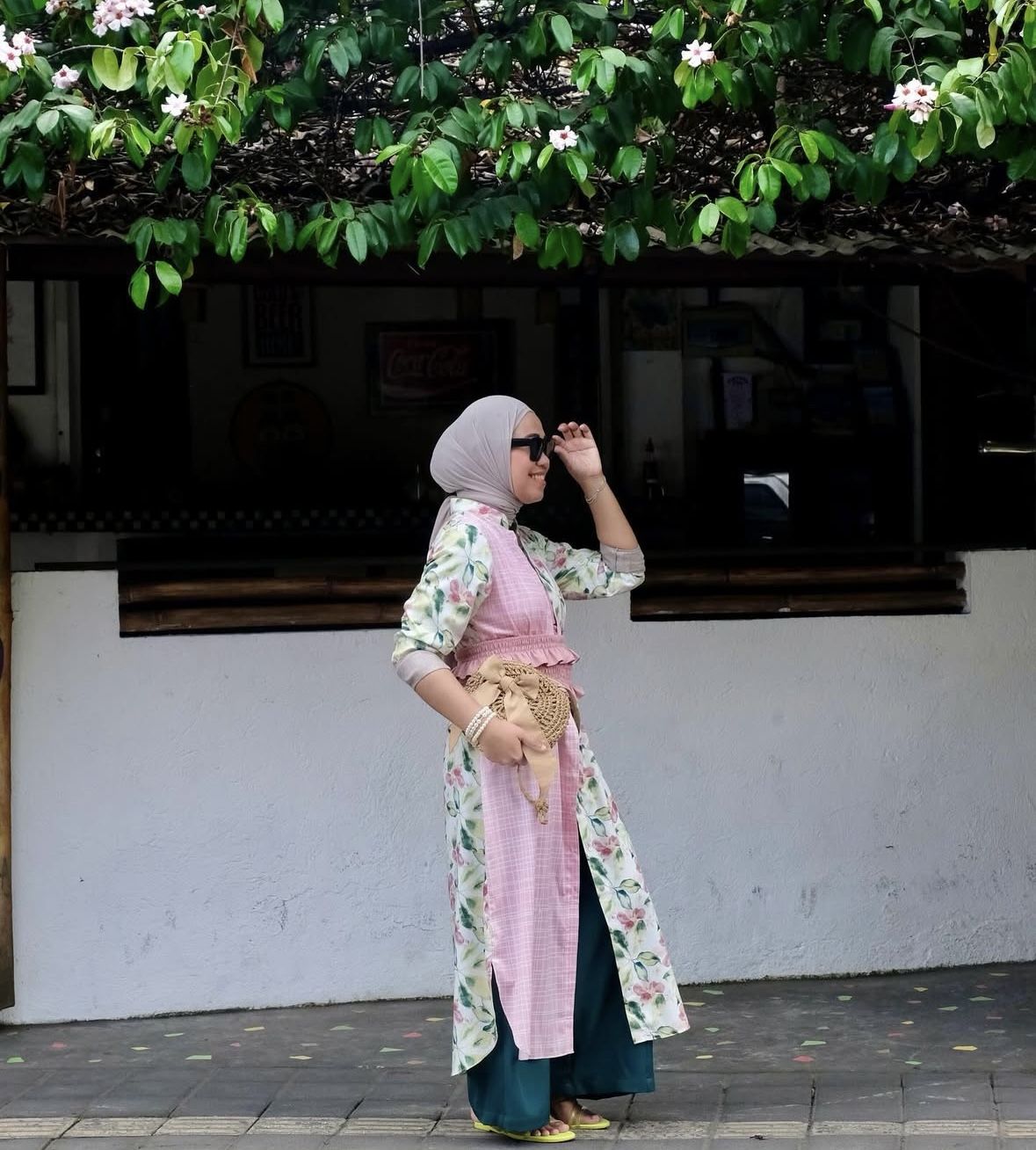 5 Ide OOTD Brave Pink dan Hero Green Stylish dan Penuh Solidaritas ...