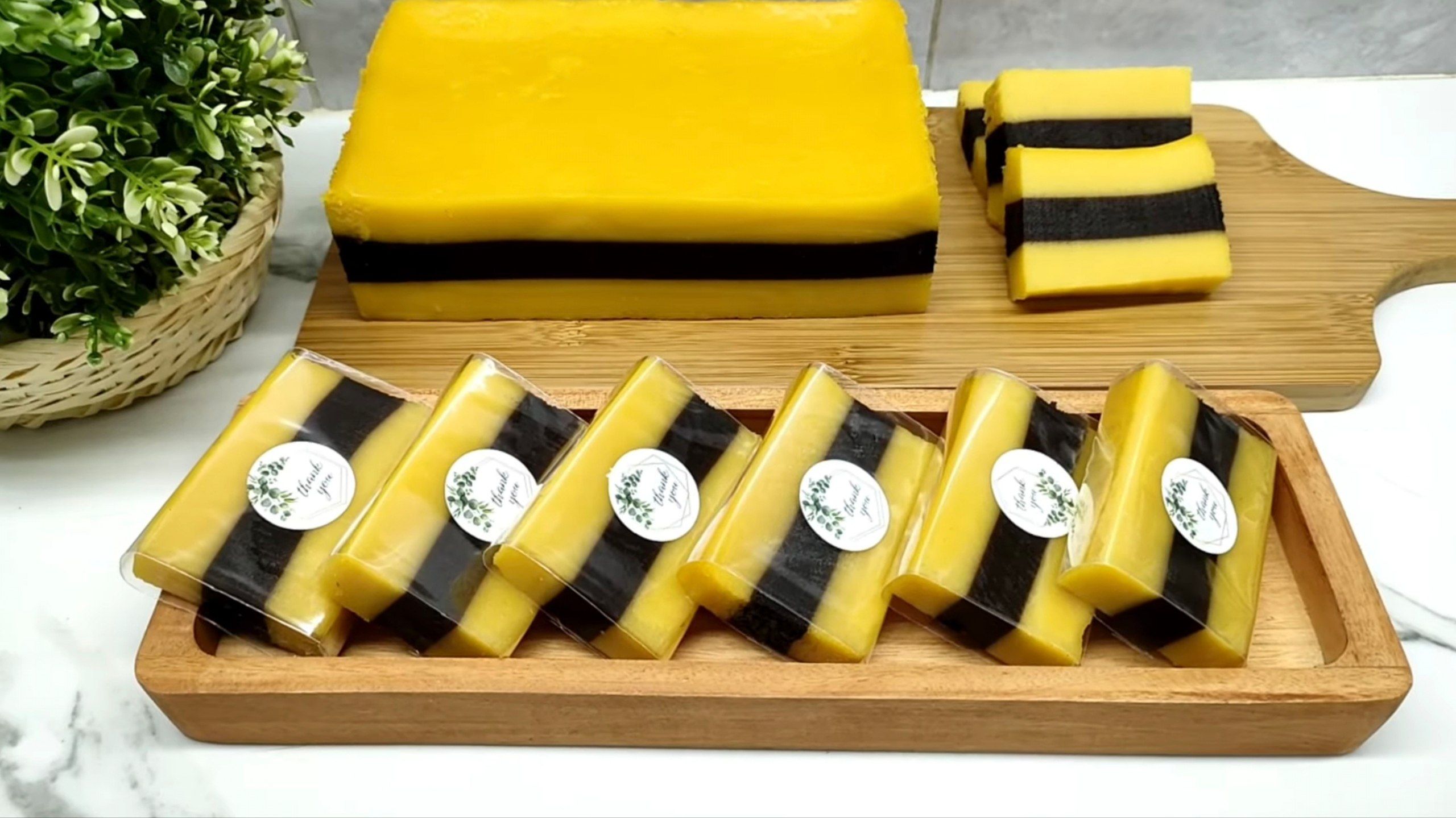 Resep Kue Lapis Labu Kuning yang Enak, Lembut, dan Gampang Buatnya!