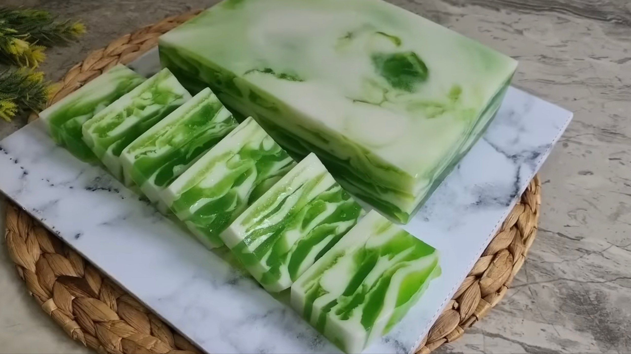 Resep Puding Marmer Pandan yang Lembut dan Lezat, Mudah Dibuat!