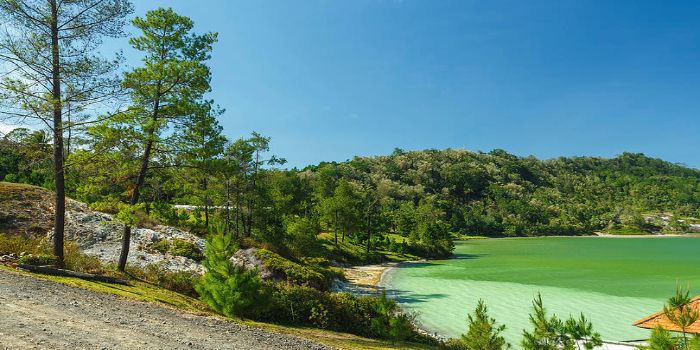 Wisata Danau Linow Perairan Cantik di Tengah Hutan Kota Tomohon!