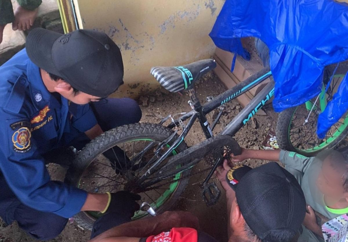 Bocah Menangis Kesakitan, Damkar Nunukan Evakuasi Jari Tersangkut Gear ...