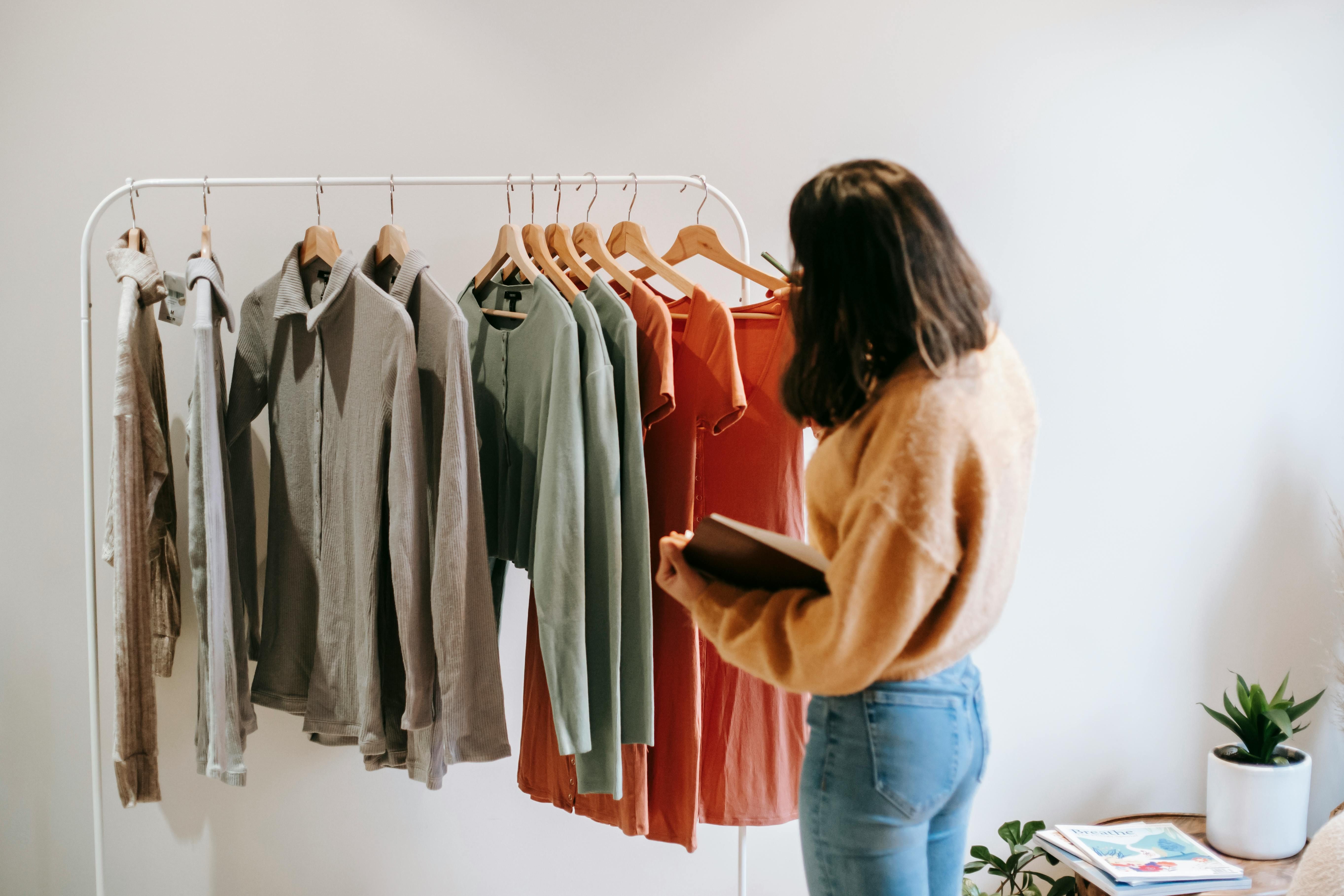 Panduan dan Tabel Ukuran Baju Lengkap untuk Belanja Online