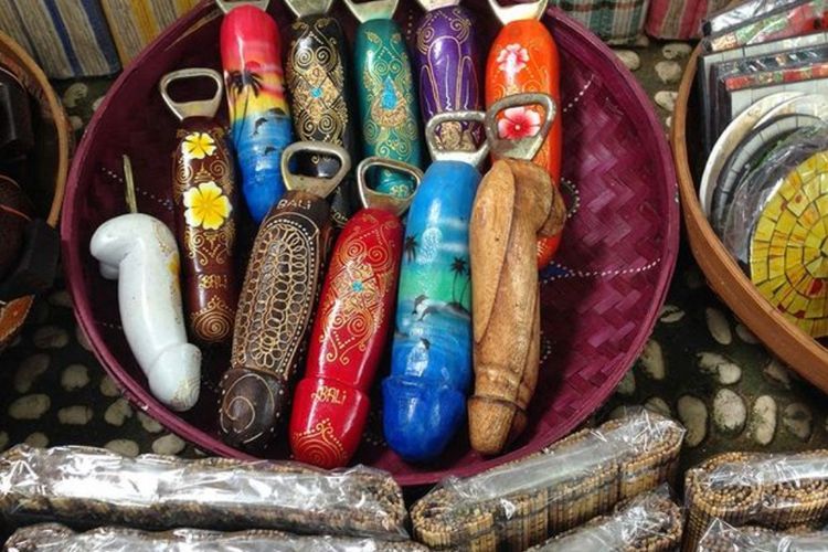 Lolok, Cinderamata Khas Bali Berbentuk Organ Vital Pria