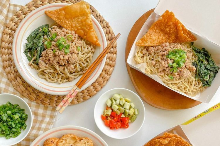 Dijamin Halal! Bakmi Oimie Khas China di Sunter Pakai Ayam ‘Charsiu’ Merah