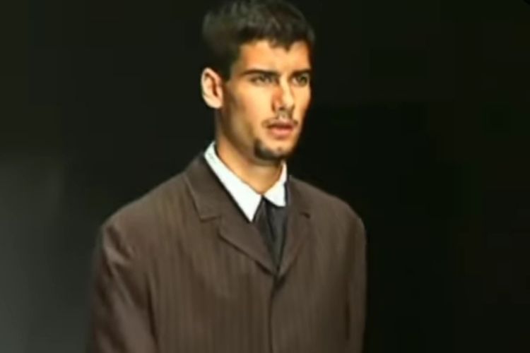 Viral! Begini Wajah Pep Guardiola Ketika Berusia 22 Tahun, Masih Ada ...