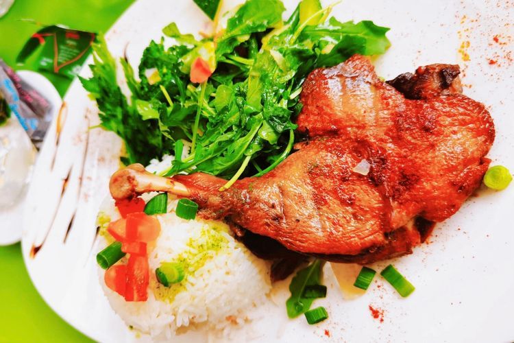Nikmatnya Paha Bebek Goreng dengan Salad dan Sambal Mazavaroo Khas ...