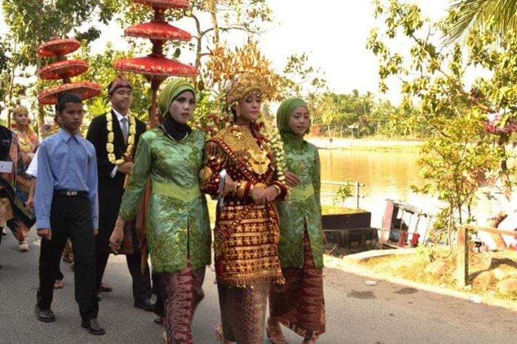 Tradisi Midang Bebuke, Karnaval Adat di Kayuagung Jadi Warisan Budaya ...