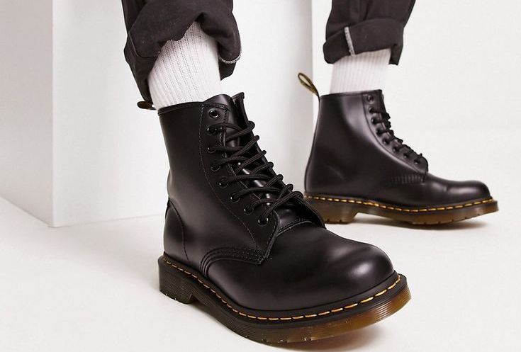 Mengungkap Sejarah dan Perkembangan Sepatu Docmart, dari Klaus Martens ...