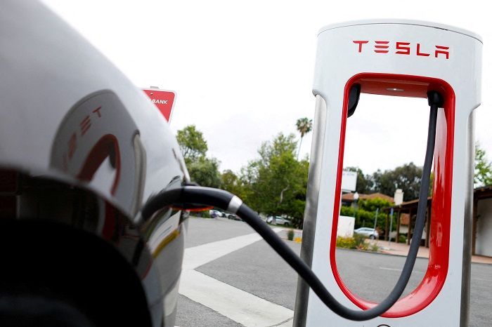 Mercedes-Benz Pakai Teknologi Pengisian Baterai NACS Tesla di Amerika ...
