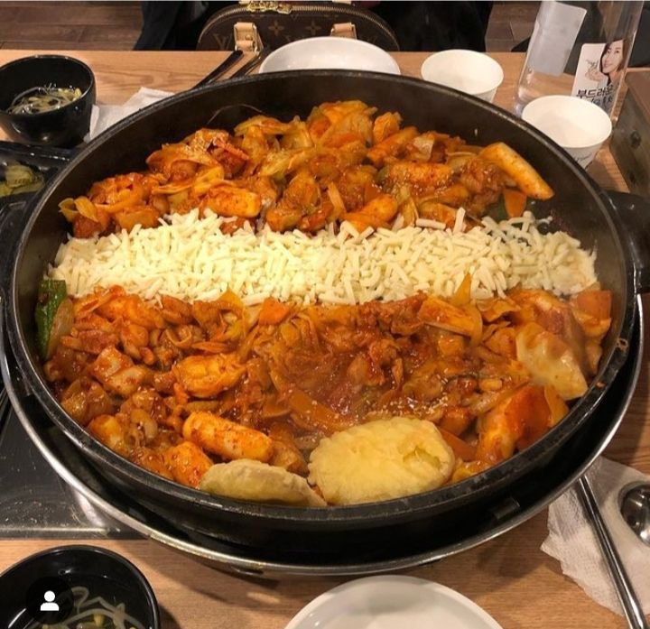 Cheese Dakgalbi, Kombinasi Pedas dan Lelehan Keju yang Bikin Lidah ...