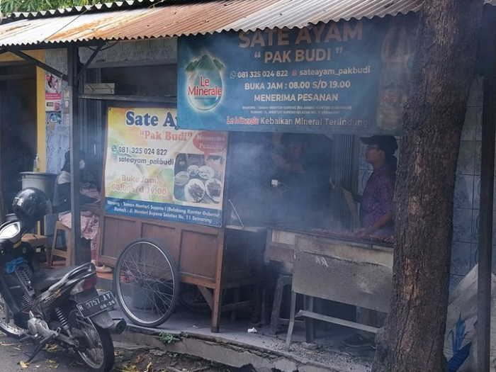 Sate Ayam Pak Budi Semarang, Warung Sate Hidden Gems di Balik Kantor ...