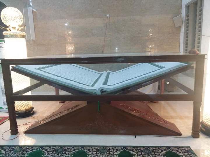 Tak Hanya di Solo, Al Qur'an Raksasa Juga Ada di Masjid Nurut Taubah ...