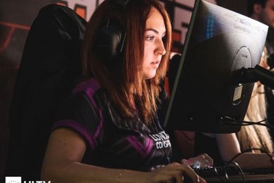 Cantik Tapi Toxic, Pemain CSGO Ini DiBanned Dari Turnamen