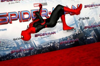 Jadi Film MCU Paling Laris, Spider-Man: No Way Home Diprediksi Dapat ...
