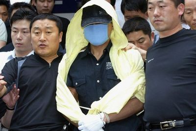 Yoo Young-chul Alias 'The Raincoat Killer', Pembunuh Sadis yang ...