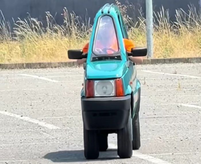 Viral Mobil Tertipis di Dunia dengan Lebar Cuma 19 Inci, Mungil tapi ...