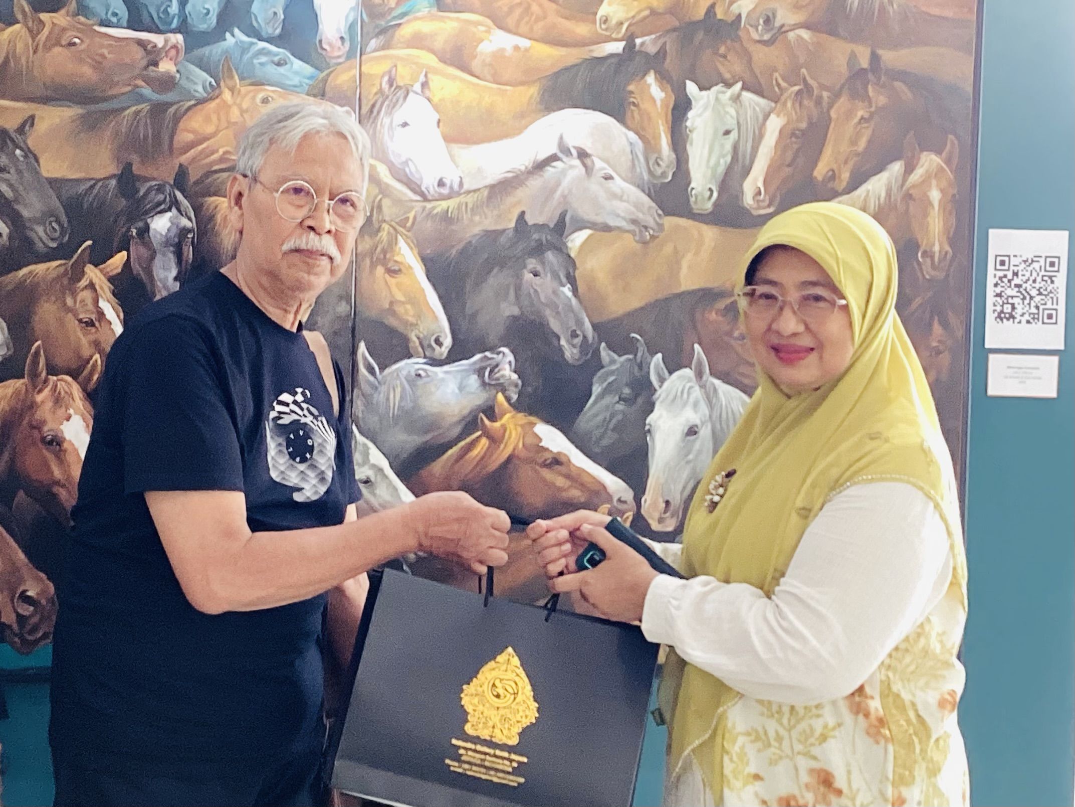 Penutupan Pameran “Jatmikaning Bumi” Karya Arie Jatmiko di FIB Undip ...