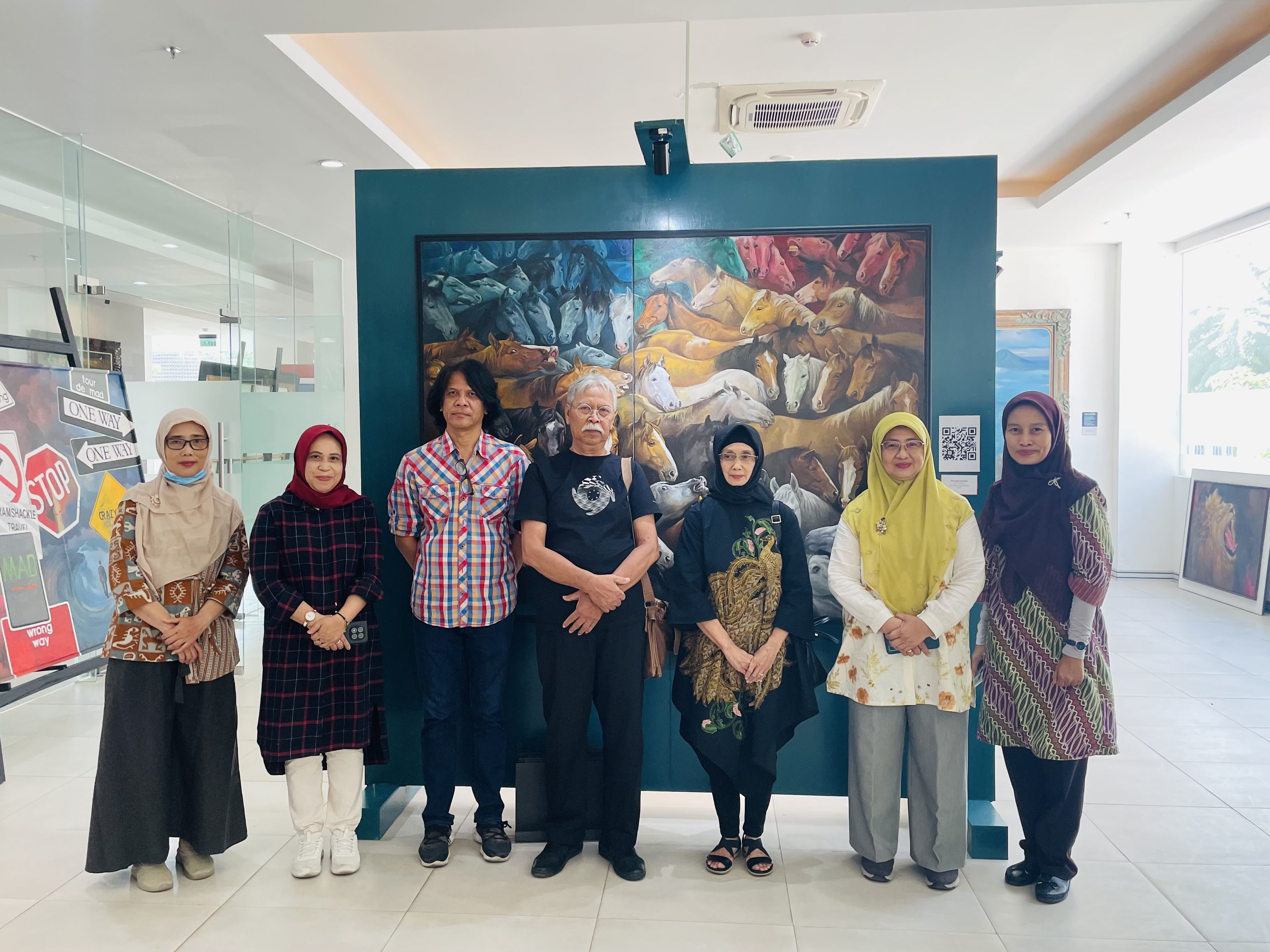 Penutupan Pameran “Jatmikaning Bumi” Karya Arie Jatmiko di FIB Undip ...